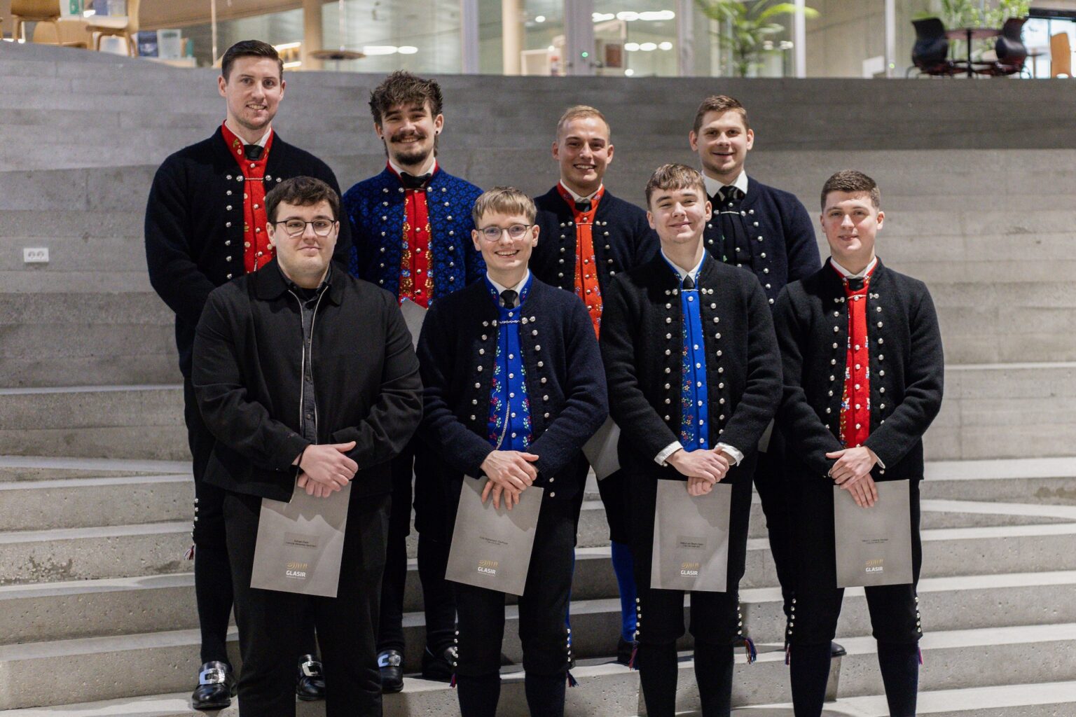 44 sveinar fingu handað prógv - Glasir